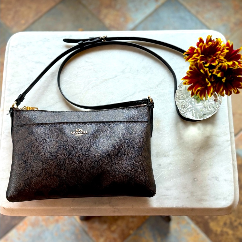 Vintage Coach Crossbody In Signature Fabric - Gem